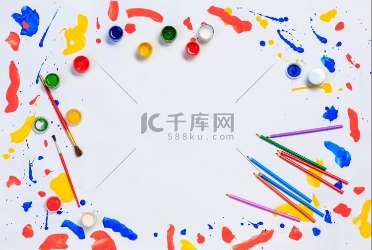 绘画和绘画爱好。白纸上的水粉画笔和绘画高清摄影大图-千库网