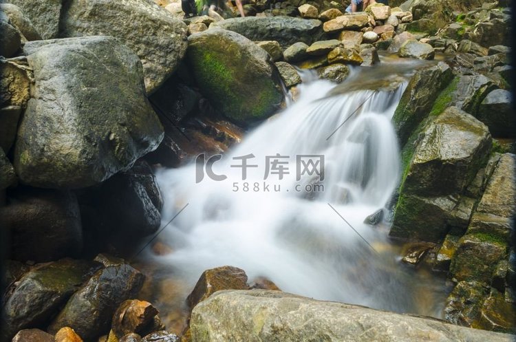 泰国Pliu国家雨林公园的Pliu瀑布高清摄影大图-千库网