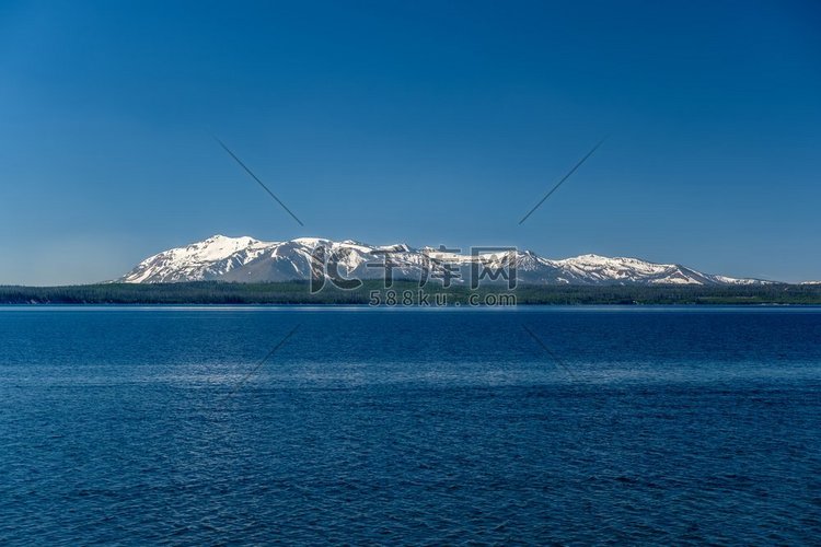 黄石湖与山脉景观。黄石湖与山脉景观，怀俄明州，美国高清摄影大图-千库网