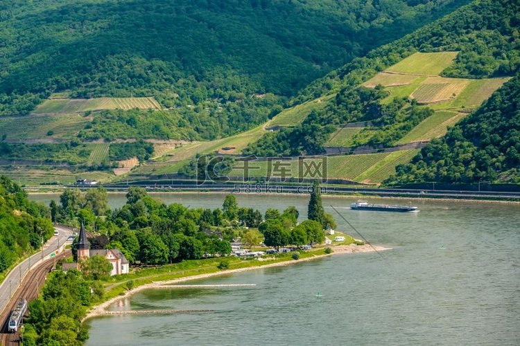 德国莱茵河谷(Rhine Gorge)的葡萄园高清摄影大图-千库网