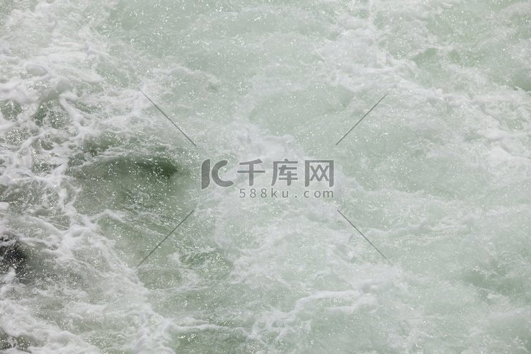 蓝色白色海洋波浪泡沫抽象背景。海洋水抽象背景高清摄影大图-千库网