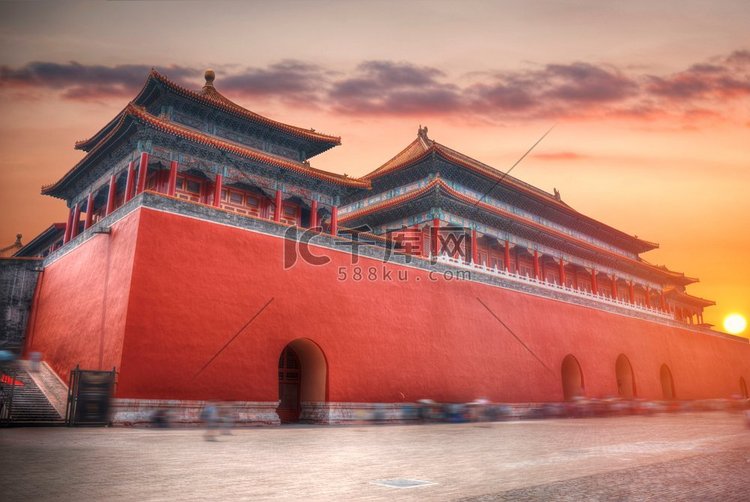 紫禁城是世界上最大的宫殿建筑群。位于北京市中心，靠近天安门主广场。紫禁城高清摄影大图-千库网