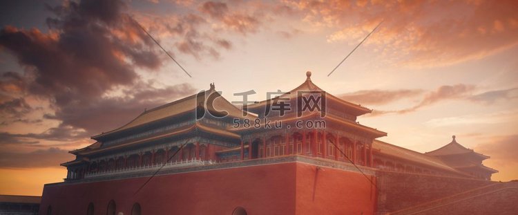 紫禁城是世界上最大的宫殿建筑群。位于北京市中心，靠近天安门主广场高清摄影大图-千库网