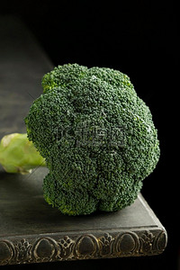 高角度西兰花台高清摄影大图-千库网