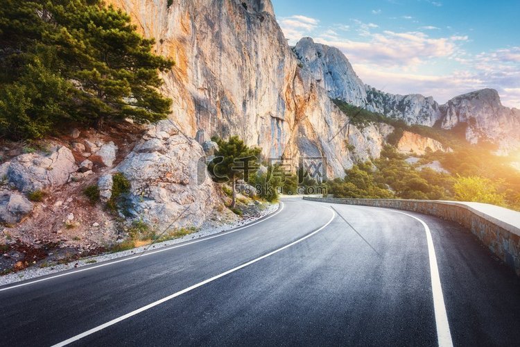 山，树，森林，沥青高清摄影大图-千库网