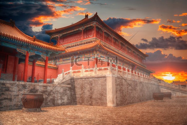 紫禁城是世界上最大的宫殿建筑群。位于北京市中心，靠近天安门广场。故宫高清摄影大图-千库网