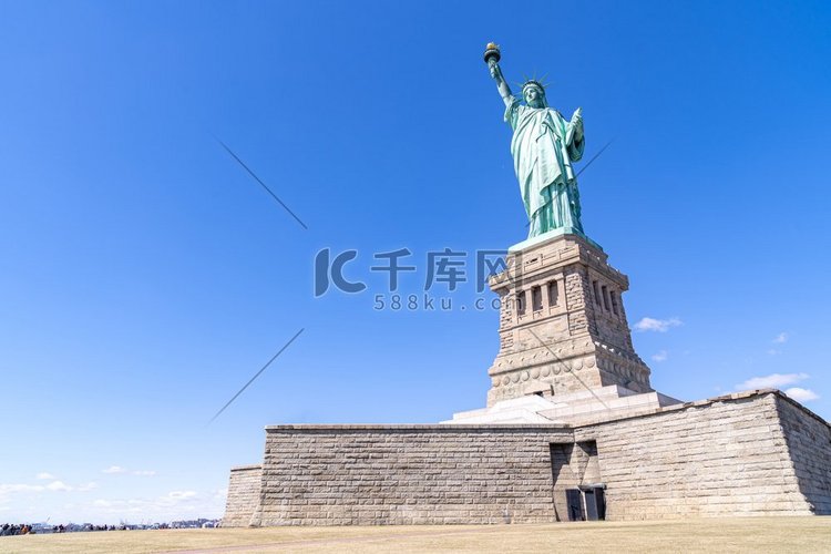 自由女神像在纽约市美国高清摄影大图-千库网