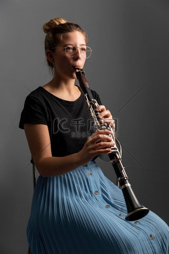热情的音乐家庆祝爵士乐日活动3高清摄影大图-千库网