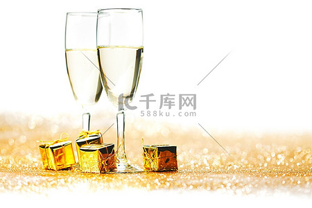 带圣诞礼物的香槟高清摄影大图-千库网