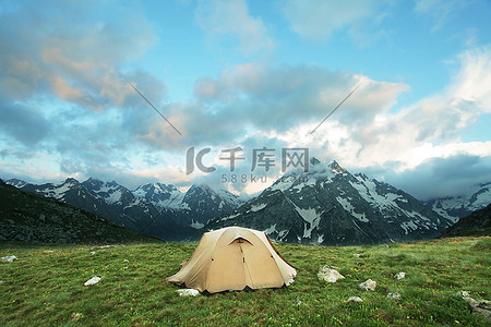草原上的帐篷高清摄影大图-千库网