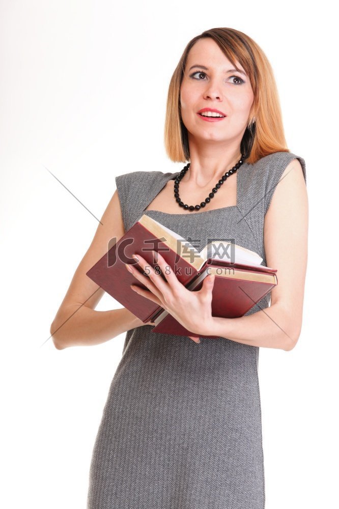 美丽的年轻女子，白色背景上孤立地拿着红色的书高清摄影大图-千库网