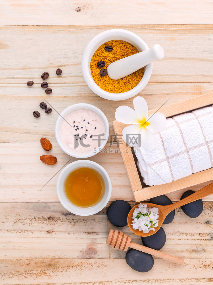 Natural Spa Ingredients sea salt ,coffee beans ,honey , almonds 高清摄影大图-千库网