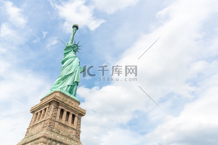美国纽约市的自由女神像高清摄影大图-千库网