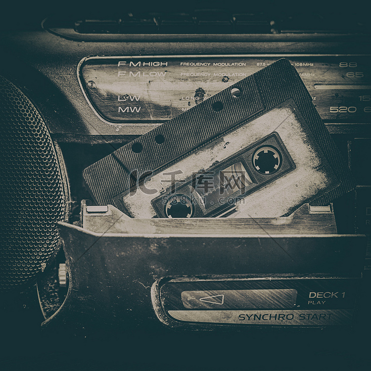 old cassette tape and player高清摄影大图-千库网