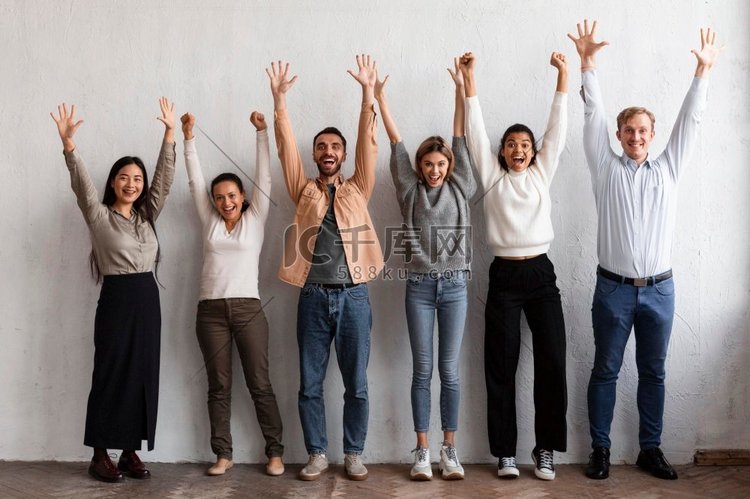 笑脸人乐团合影摇滚人物特写高清摄影大图-千库网