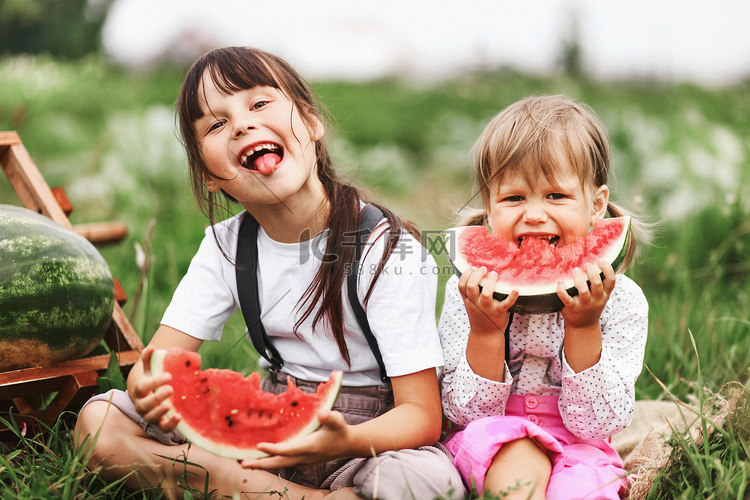 Children happy outdoors.高清摄影大图-千库网