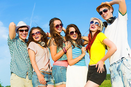 一群年轻人高清摄影大图-千库网