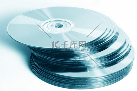 白底隔离的CD光盘高清摄影大图-千库网