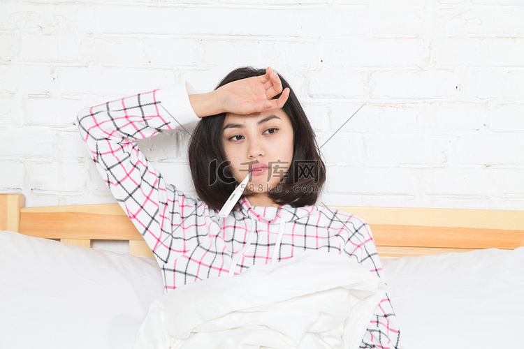 青年女人生病高清摄影大图-千库网