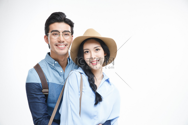青年情侣旅行高清摄影大图-千库网