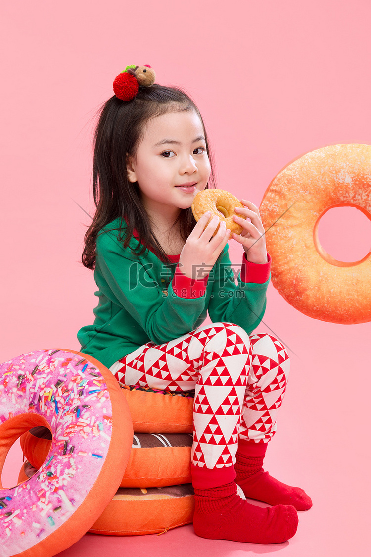 可爱的小女孩高清摄影大图-千库网