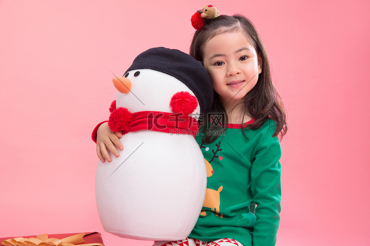 可爱的小女孩高清摄影大图-千库网