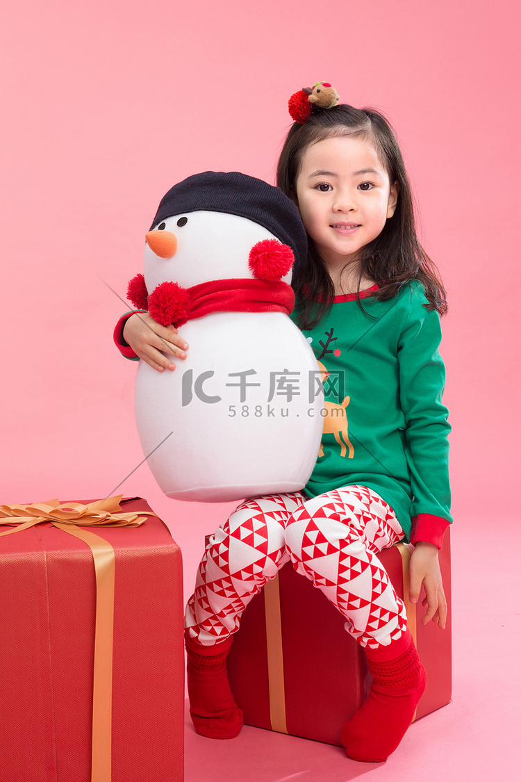 可爱的小女孩高清摄影大图-千库网