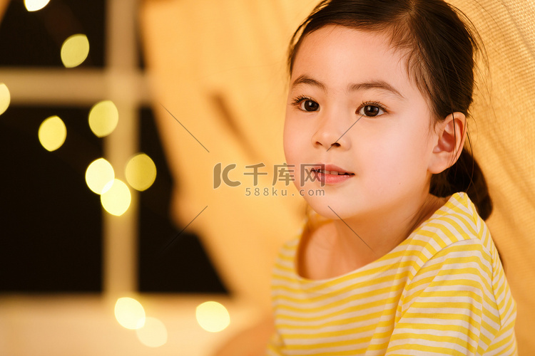 可爱的小女孩高清摄影大图-千库网