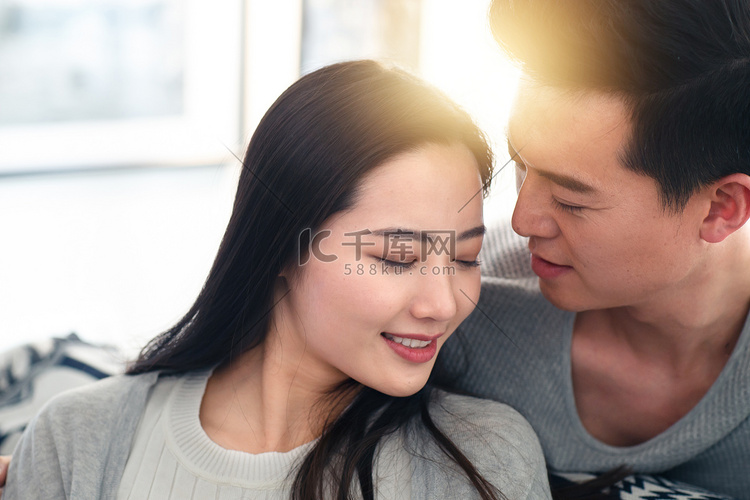 快乐情侣高清摄影大图-千库网