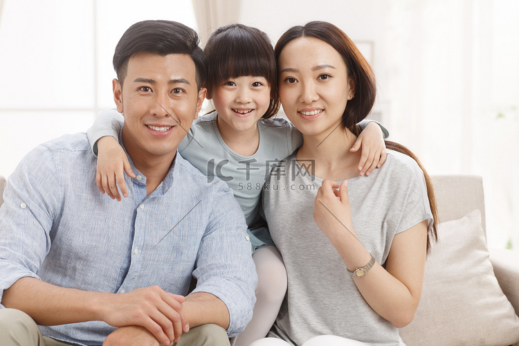 幸福的一家三口合影高清摄影大图-千库网