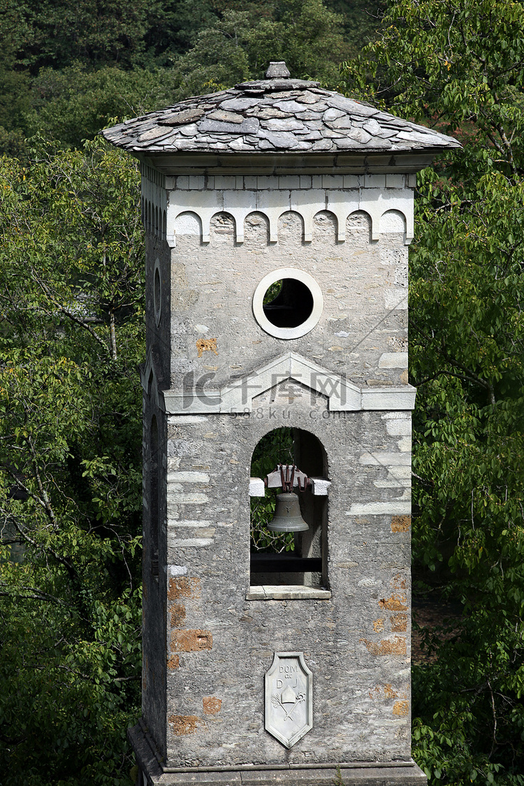 Isola Santa - 古老的中世纪村 庄。高清摄影大图-千库网