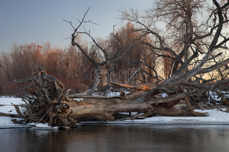 冬季河流高清摄影大图-千库网