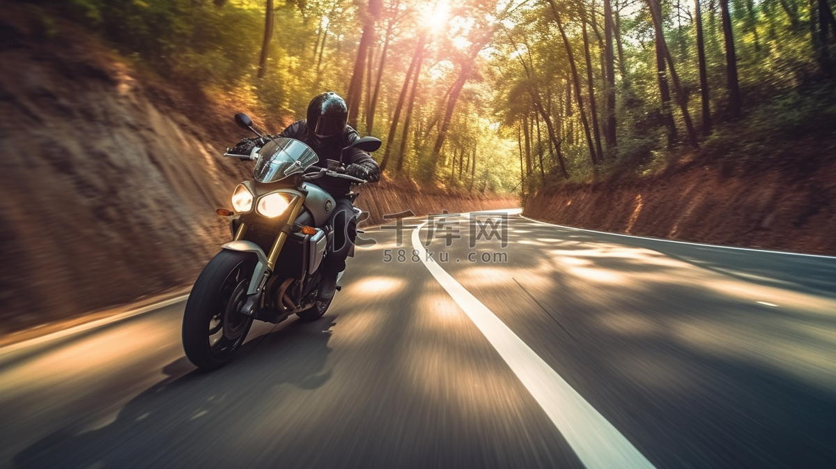 骑摩托车的人在蜿蜒的道路上骑着摩托车高清摄影大图-千库网