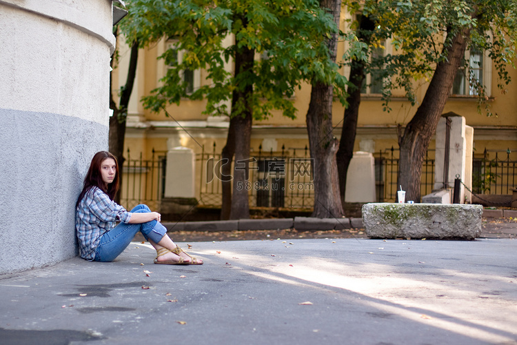 大城市的孤独高清摄影大图-千库网