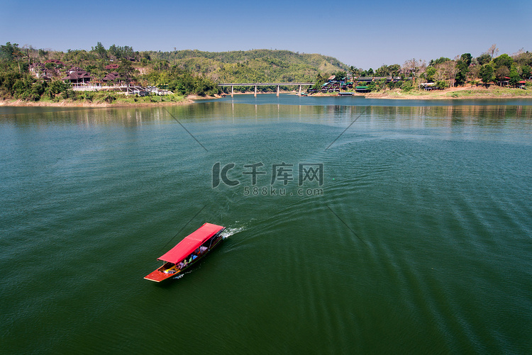 泰国北碧府 Sangklaburi 的漂浮小镇高清摄影大图-千库网