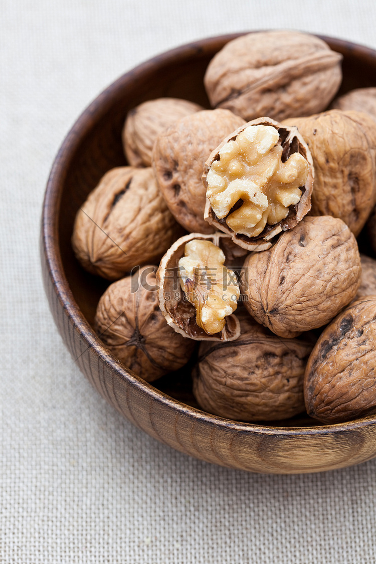 核桃高清摄影大图-千库网
