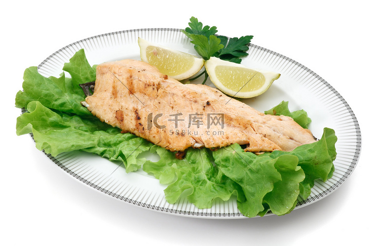 鳟鱼片配生菜高清摄影大图-千库网