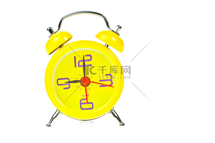 时钟，黄色时钟，显示九点钟，被隔绝高清摄影大图-千库网