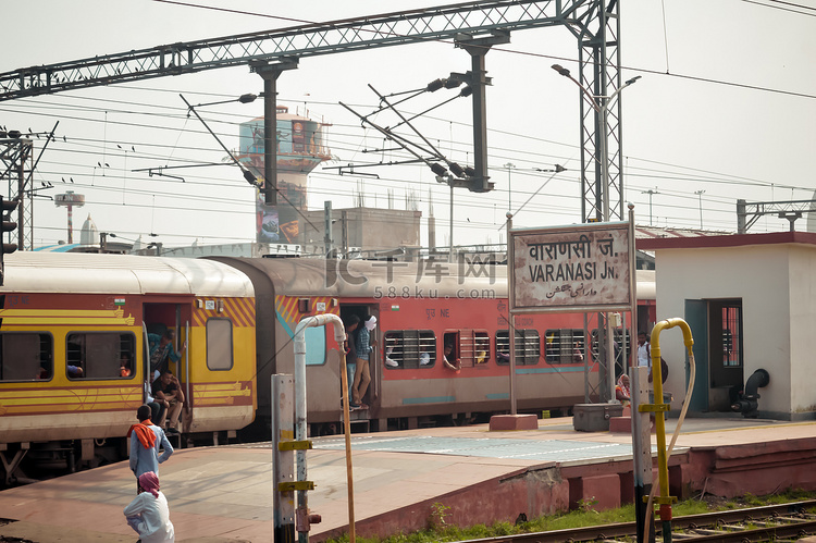 Varanasi Junction 或 Banaras Junction、Varanasi Cantt 火车站和 Banaras Cantt ...