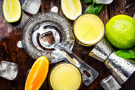 新鲜的鸡尾酒饮品高清摄影大图-千库网