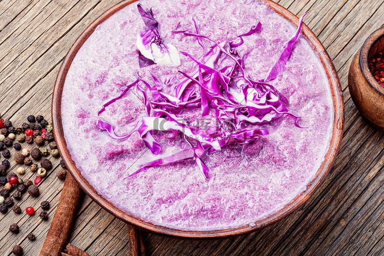 紫甘蓝汤高清摄影大图-千库网