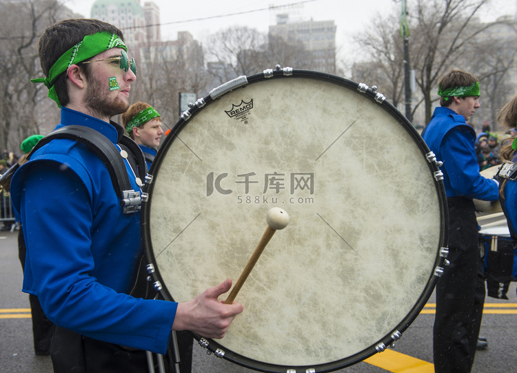 芝加哥圣帕特里克游行高清摄影大图-千库网