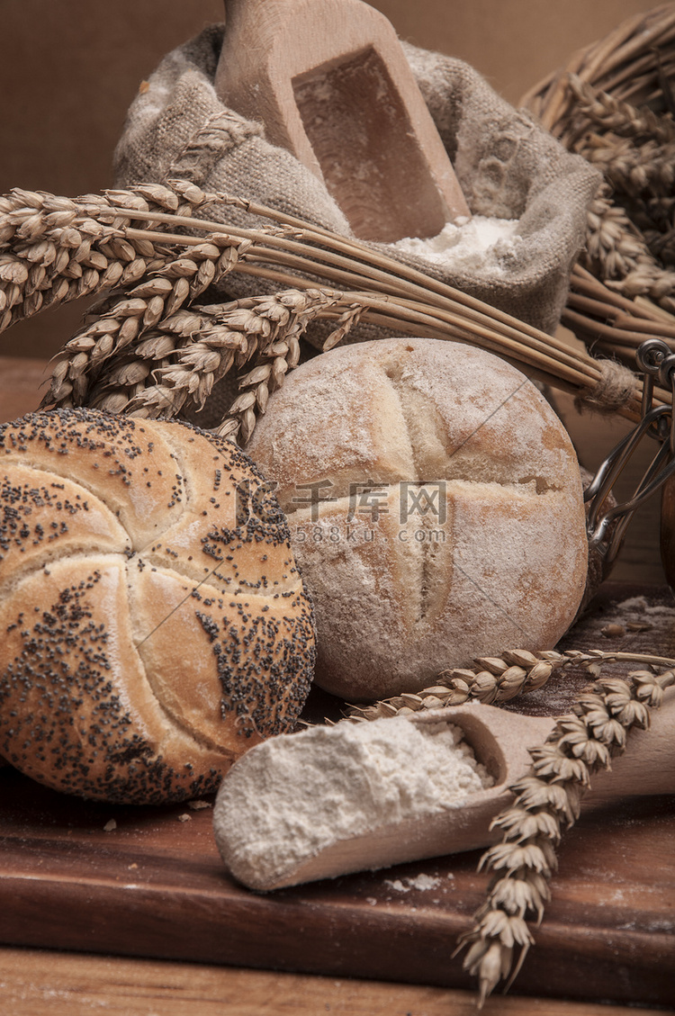 与面包和面包卷组成高清摄影大图-千库网