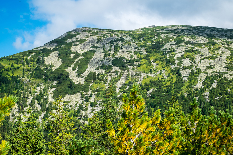 俯瞰罗马尼亚野生 Retezat 国家公园高清摄影大图-千库网