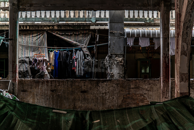 旧楼晾衣阳台正面图。高清摄影大图-千库网