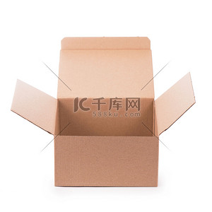 孤立在白色背景上的纸板箱高清摄影大图-千库网