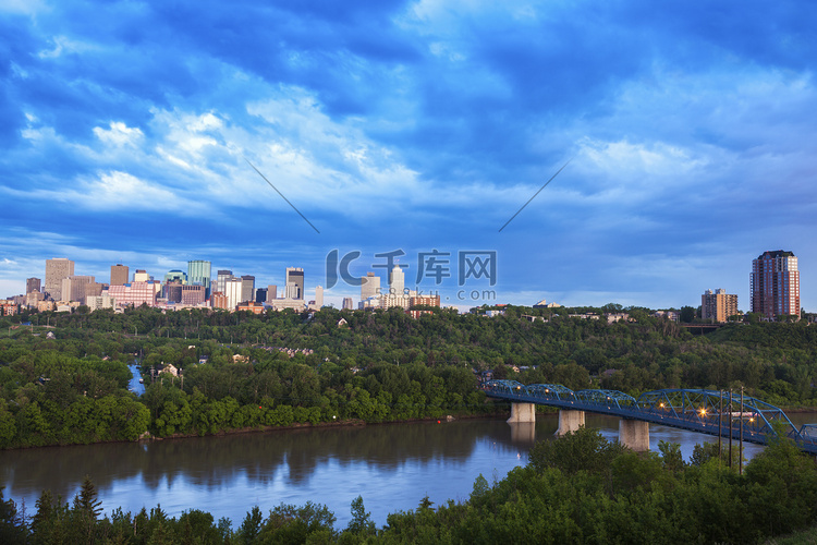 埃德蒙顿的现代建筑高清摄影大图-千库网