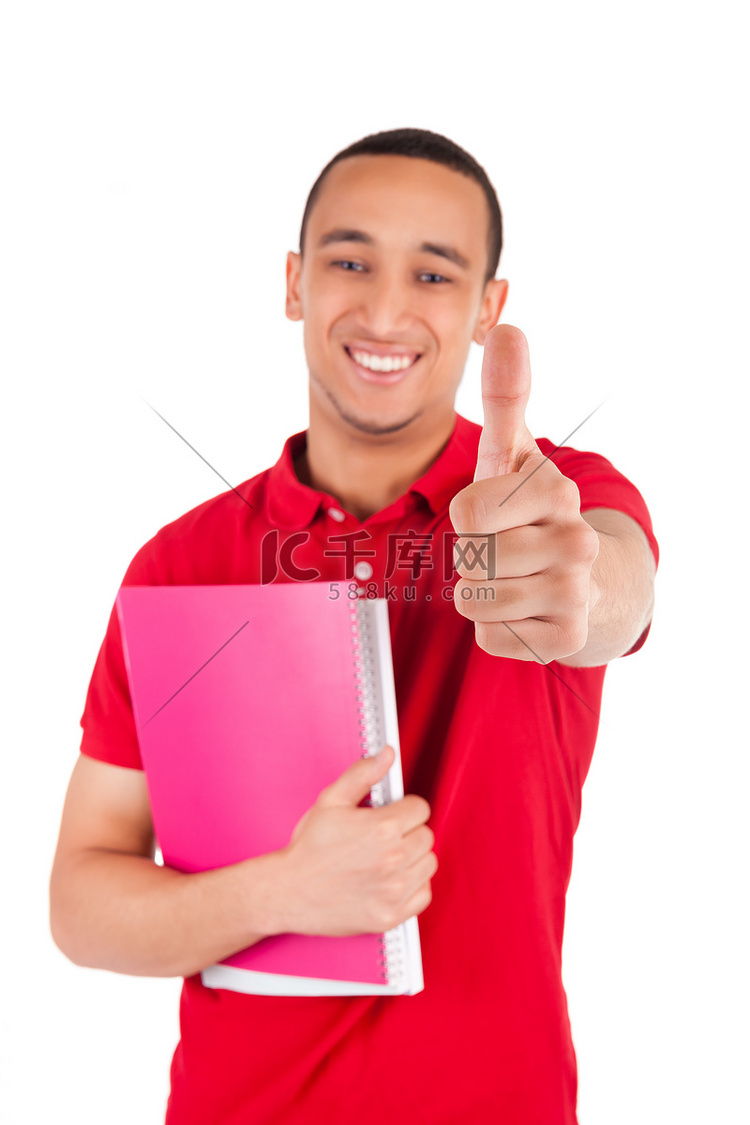 有书的年轻非裔美国人的学生高清摄影大图-千库网