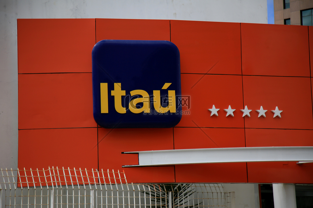 Itau 银行分行的门面高清摄影大图-千库网