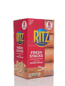 加利福尼亚州尔湾市 - 2021 年 5 月 28 日：来自 Nabisco 的一盒 Ritz Fresh Stacks 全麦饼干。高清摄影大 ...